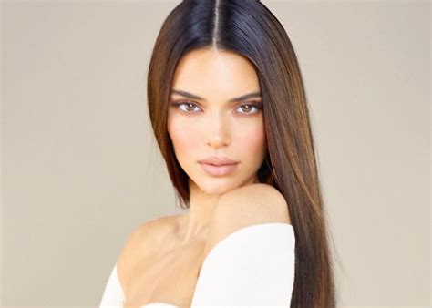 Kendall Jenner Shows Off Her Beach Body In Two Piece Bathing Suit