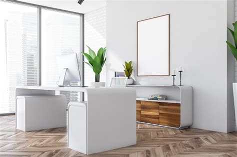 책상과 컴퓨터 창문 및 모형 포스터가있는 관리자 룸 인테리어 0명에 대한 스톡 사진 및 기타 이미지 0명 3차원 형태 개념 Istock