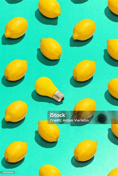 산성 녹색 배경에 신선하고 육즙이 많은 레몬의 과일 패턴 평면도 음식 팝 아트 디자인 창의적인 여름 컨셉 0명에 대한 스톡 사진 및 기타 이미지 Istock