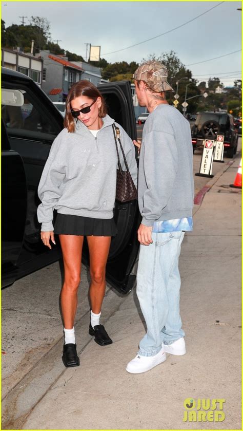Vợ Chồng Justin Bieber Hailey Baldwin Nắm Tay Tình Cảm đi ăn Tối
