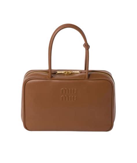 Miu Miu Коричневая кожаная сумка с короткими ручками для женщин купить в интернет магазине с