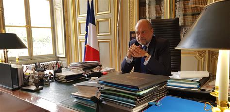 Justice Cjr La Défense Deric Dupond Moretti Dénonce Une