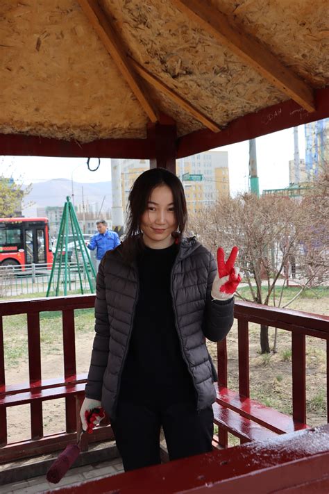 БАРИЛГЫН ХӨГЖЛИЙН ТӨВИЙН АЖИЛТНУУД “ХАЙРЫН ТӨГӨЛ” БИЧИЛ ЦЭЦЭРЛЭГИЙГ БУДАЖ ЗАСАЖ САЙЖРУУЛЛАА