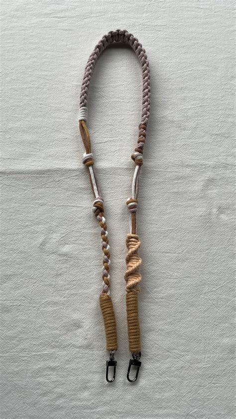 一般款104 主線：a1、b4、c2、d4 頭尾固定：g2 加寬：b4 螺旋：c1 央·手作 Yang Macrame Flickr