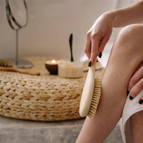 Dry Brushing Ένας οδηγός με όλα όσα πρέπει να γνωρίζουμε για την