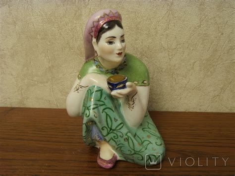 Статуэтка Девушка с пиалойодна из пары «violity