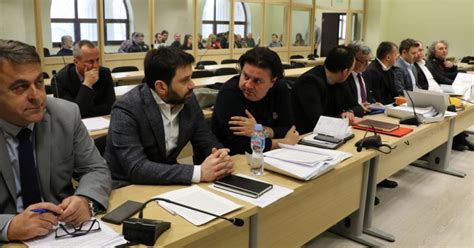 КРИВИЧНИОТ СУД ПРАШУВА ЗОШТО АПЕЛАЦИЈА ГИ ЧУВА ПРЕДМЕТИТЕ ПОВЕЌЕ ОД ГОДИНА ЗА НА КРАЈ ДА ГИ