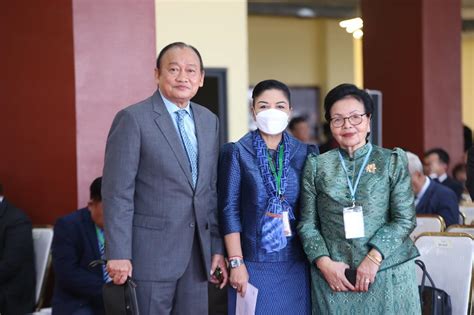 សម្តេចតេជោ ហ៊ុន សែន អង្វរករថ្នាក់ដឹកនាំគណៈសង្ឃនាយក បញ្ចប់វិវាទ និងឈប់វាយប្រហារគ្នាលើបណ្តាញសង្គម