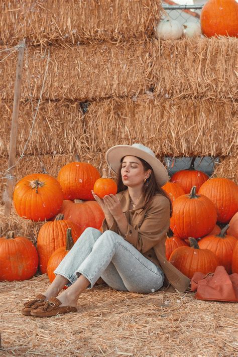 5 Pumpkin Patch Outfit Ideas To Try This Fall Palm Trees And Pellegrino
