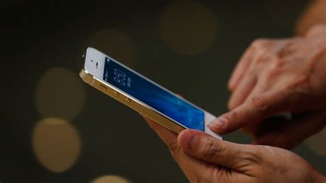 КЗП уличи мобилен оператор премълчавал условия според които клиентът губи суми Новини бг