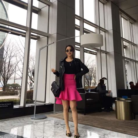 Outfits With Pink Skirts 30 Ideas How To Wear Hot Pink Skirts