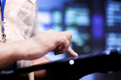 Cara Menggunakan Reliability Monitor Untuk Mengelola Server Netmonk