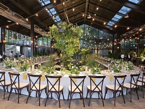 요즘 젊은 친구들은 결혼을 잘 안 한다고들 하는데 뭐 다들 사정이 있겠지요 저는 시골에서 소박하게 결혼식을 올렸지만 요즘은 결혼식장도 매우 멋지더군요 음식도 아주