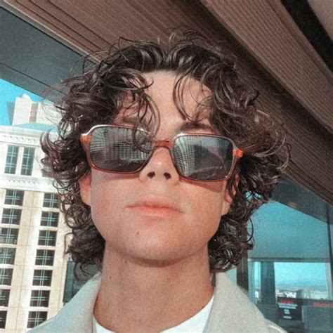 Kyle Kylebuckley • Threads Say More