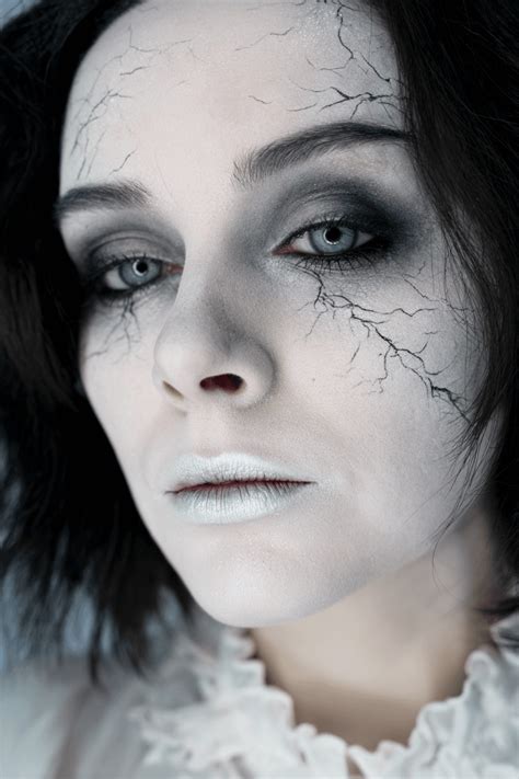 21 Halloween Ghost Makeup Ideas
