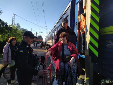 Авдіївка Дружківка Покровськ і не тільки рятувальники допомагають евакуюватись мешканцям