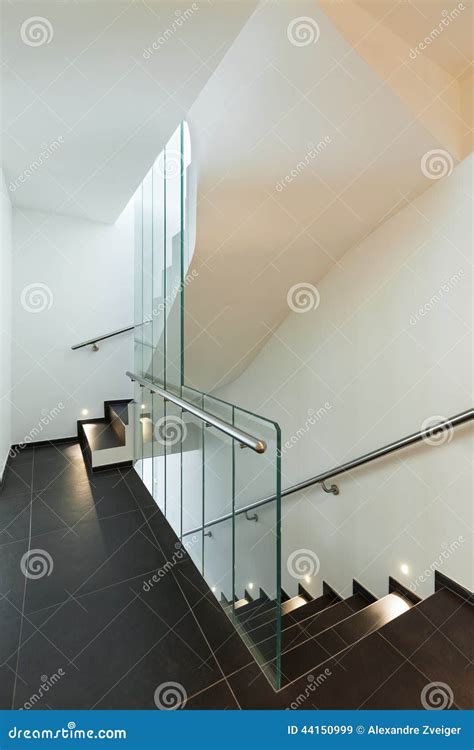 Casa Moderna Interna Scala Immagine Stock Immagine Di Vuoto Punto