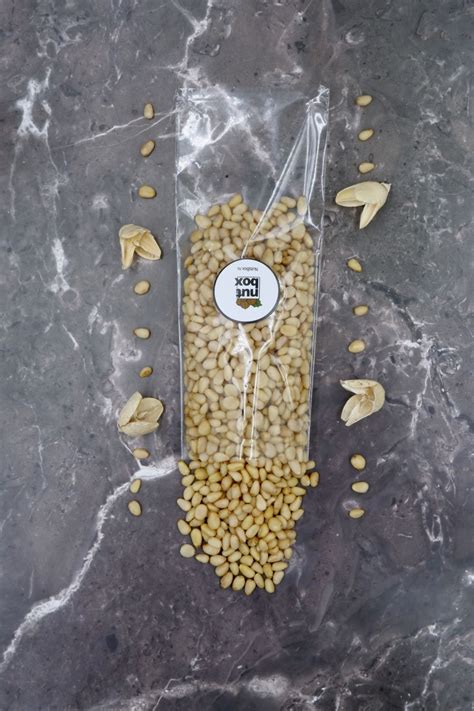 Кедровый орех очищенный 🌰Купить в Москве с доставкой Nutsbox