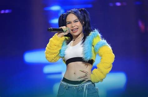 Nữ Rapper Liu Grace Gây Sốt Với Giọng Ca độc Lạ Và Gu Thời Trang Táo