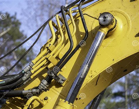 Tuberías Y Accesorios Hidráulicos Y Cilindros En Una Máquina De Trabajo