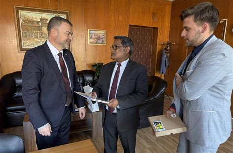 Медицински сестри от Индия решават проблема с липсата на кадри в здравеопазването