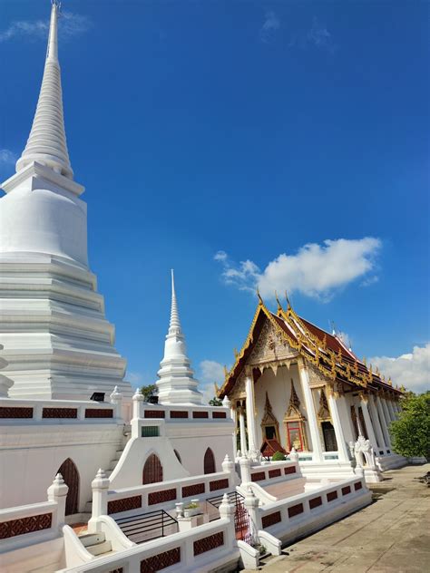 วัดเขมาภิรตารามราชวรวิหาร ในเมืองอำเภอเมืองนนทบุรี