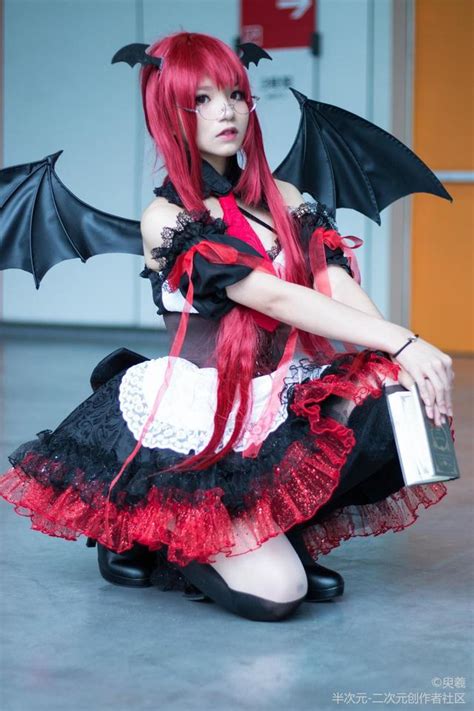 小惡魔美女在設計讓你紙醉金迷 你是否甘心拜倒在她的裙裝之下？ 每日頭條