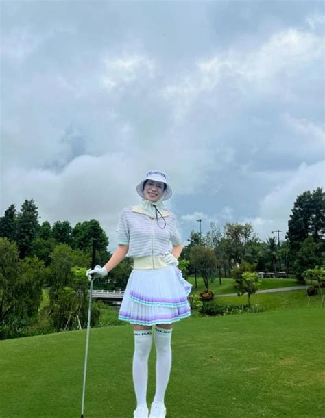 ♥이도현 임지연 새빨간 스커트 입고 환환 미소…늘씬한 몸매 자랑 텐아시아