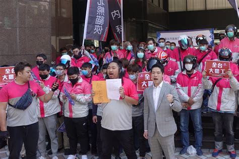 熊貓外送員百人車隊遊行 要公司出面溝通 苦勞網