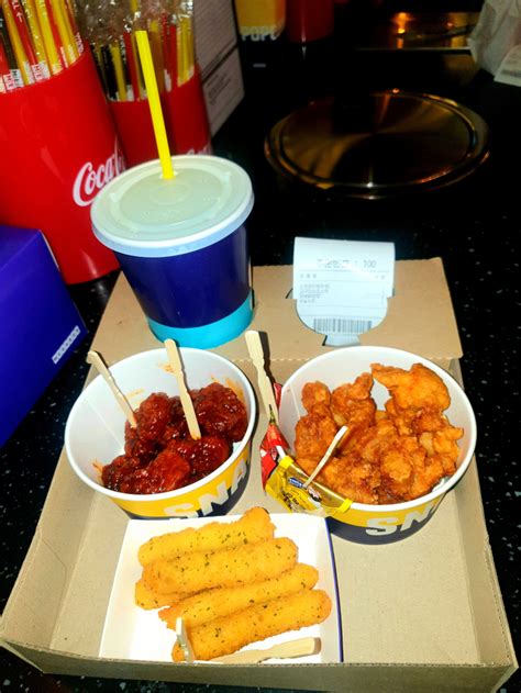 휴가 넷째날 메가박스 홍대점에 가서 청춘 돼지는 책가방 소녀의 꿈을 꾸지 않는다 보고 1주차 특전 받고왔다~