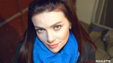 The Stranger Helped After That She Did A Blowjob And Slurped Cum