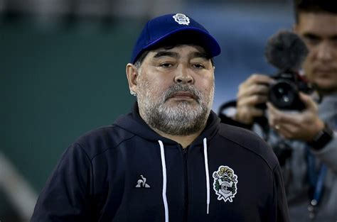 Почнува судењето на осомничените за смртта на Марадона Екипа