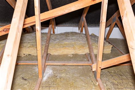 유리 울은 열 회수와 국내 환기파이프에 배치 지붕 트러스에 배치 파이프 0명에 대한 스톡 사진 및 기타 이미지 0명 곡초류 관 튜브 Istock