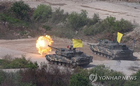 실기동하며 포 사격하는 K2 전차 연합뉴스