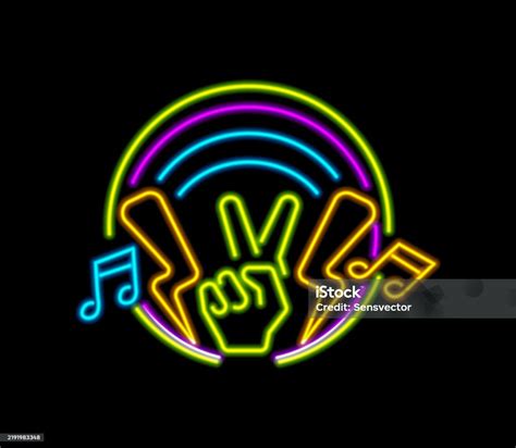 고음 음자리표와 천둥 번개와 음파로 평화의 빛나는 표시 네온 조명 효과를 가진 벡터 현실적인 히피 상징 와 나이트 클럽 배지