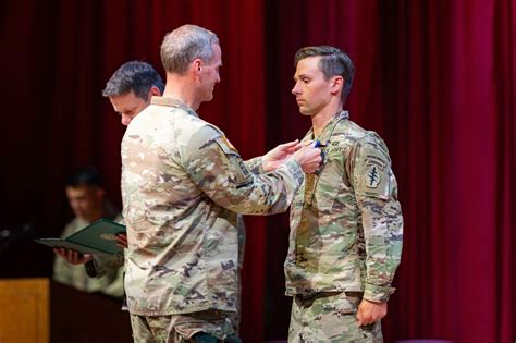 Uncommon Courage Two Originals Earn Soldiers Medal Article The