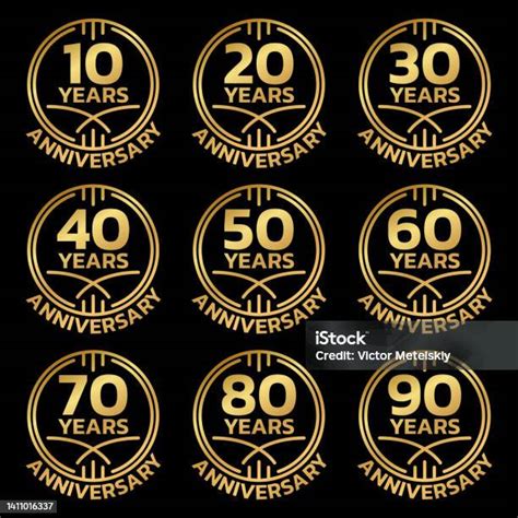 기념일 황금 로고 또는 아이콘 세트 10 20 30 40 50 60 70 80 90 년 내내 우표 수집 생일 축하 희년 서클 배지 또는 라벨 템플릿 벡터 일러스트레이션