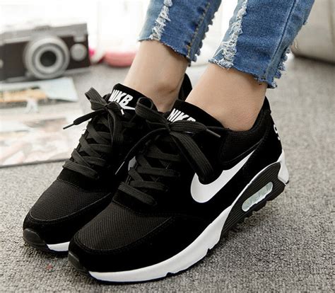 16 Tenis Que Te Encantarán Si Amas El Color Negro Nike Negras Mujer