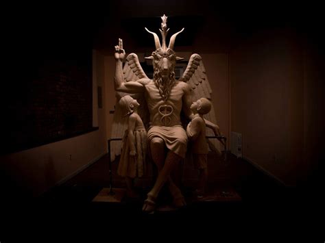 Satanic Temple Unveils Controversial Baphomet Sculpture To Cheers Of Hail Satan The Independent