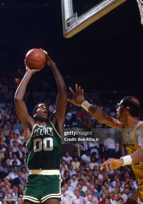 Boston Celtics Robert Parish Takes A Shot Over Los Angeles Lakers