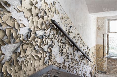 被抛弃的建筑业过时的涂料室内破碎的水平画幅风化的墙无人