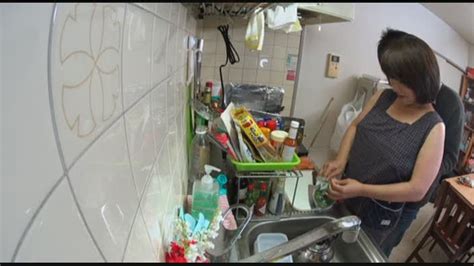 はじめてがおばさんで本当にいいの？』 熟女優 鮎原いつきが自宅で生中出し筆おろしのお手伝い」 Avチャンネル