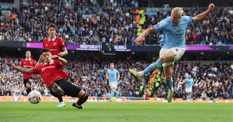 홀란 홈 3경기 연속 해트트릭벤치 호날두 앞에서 괴물쇼