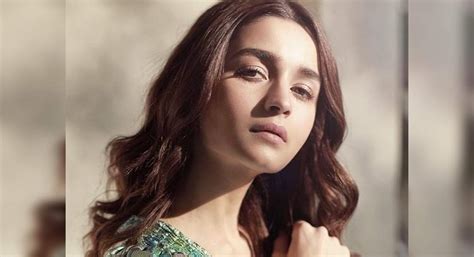 Best Clear Mascaras For No Makeup Look