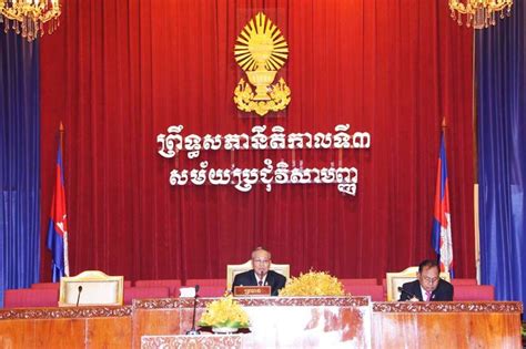 ព្រឹទ្ធសភាបើកសម័យប្រជុំវិសាមញ្ញ និតិកាលទី៣ ដើម្បីពិនិត្យ និងឲ្យយោបល់លើសេចក្តីព្រាងច្បាប់