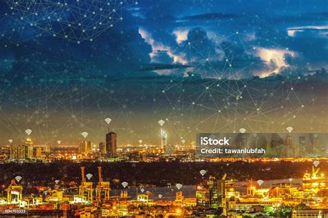 글로벌 디지털 연결 통신 소셜 네트워크 개념입니다 연결 하늘의 세계지도에 점과 라인을 빛나는 디지털 기술 배경입니다 이 이미지의 일부 요소는 Nasa에 의해 제공 0명에