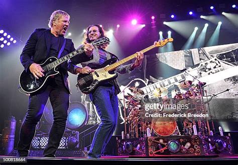 379 Bassist Geddy Lee Photos And High Res Pictures Getty Images