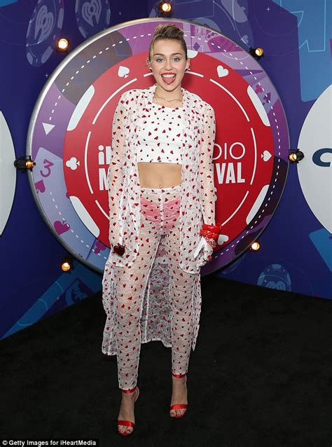 Miley Cyrus Steps Out In Hearts At Iheartradio Festival Daily Mail Online