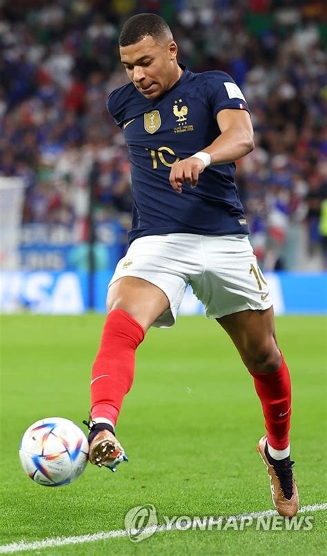 [월드컵] 음바페 결승전 해트트릭 역대급 기록 세우고도 고개 떨궜다