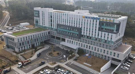 Өмнөд Солонгосын дунд сургуулийн багш эцэг эхийн дарамтаас болж амиа хорложээ